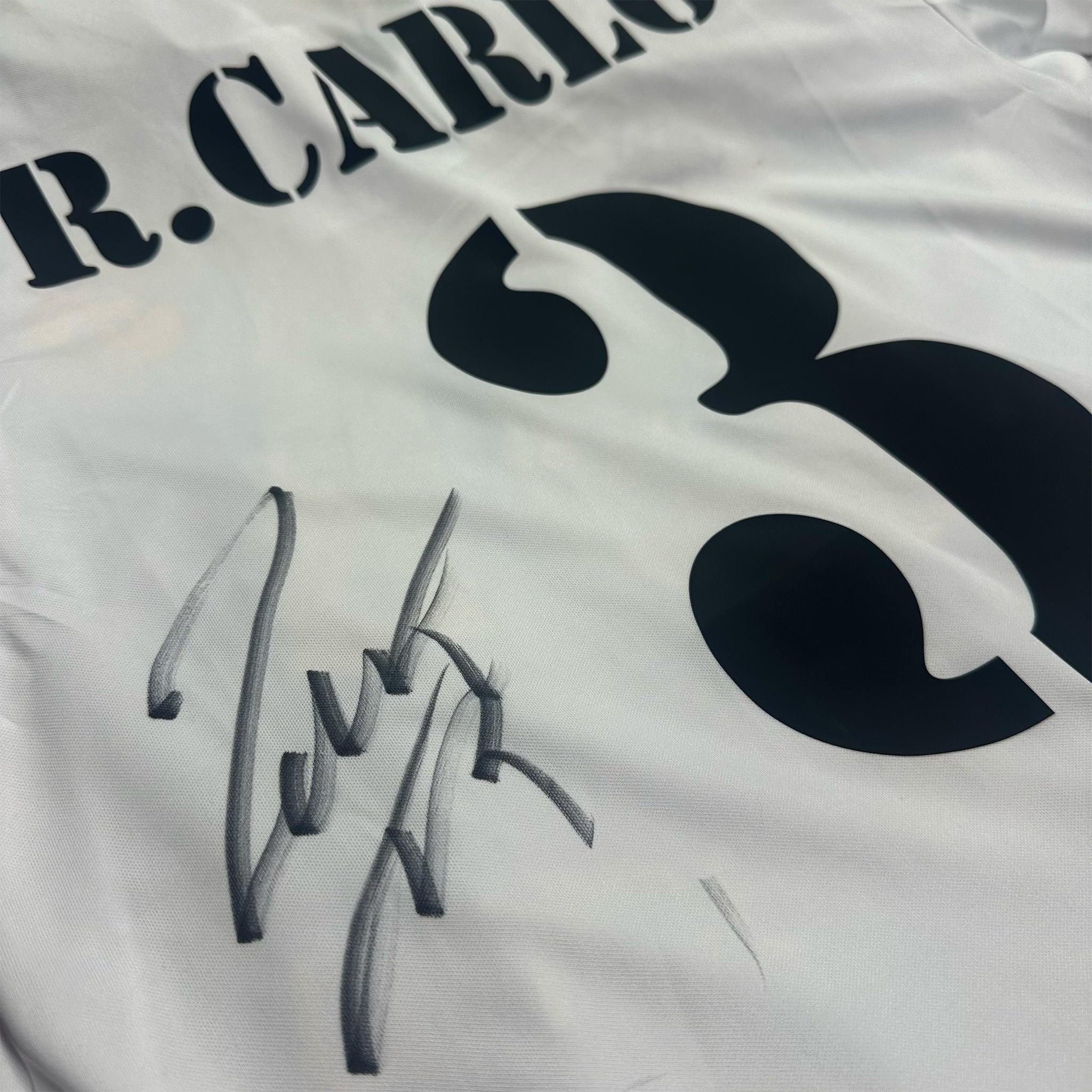 Framed Roberto Carlos Signed Real Madrid Shirt | Lite